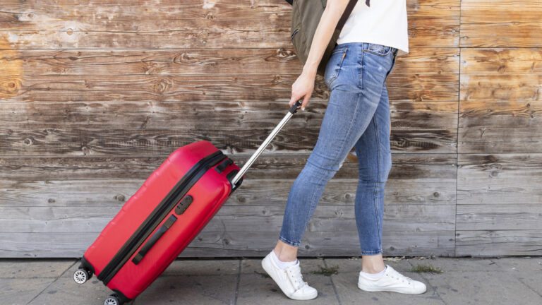 LATAM reduz franquia de bagagem despachada; confira as classes afetadas!